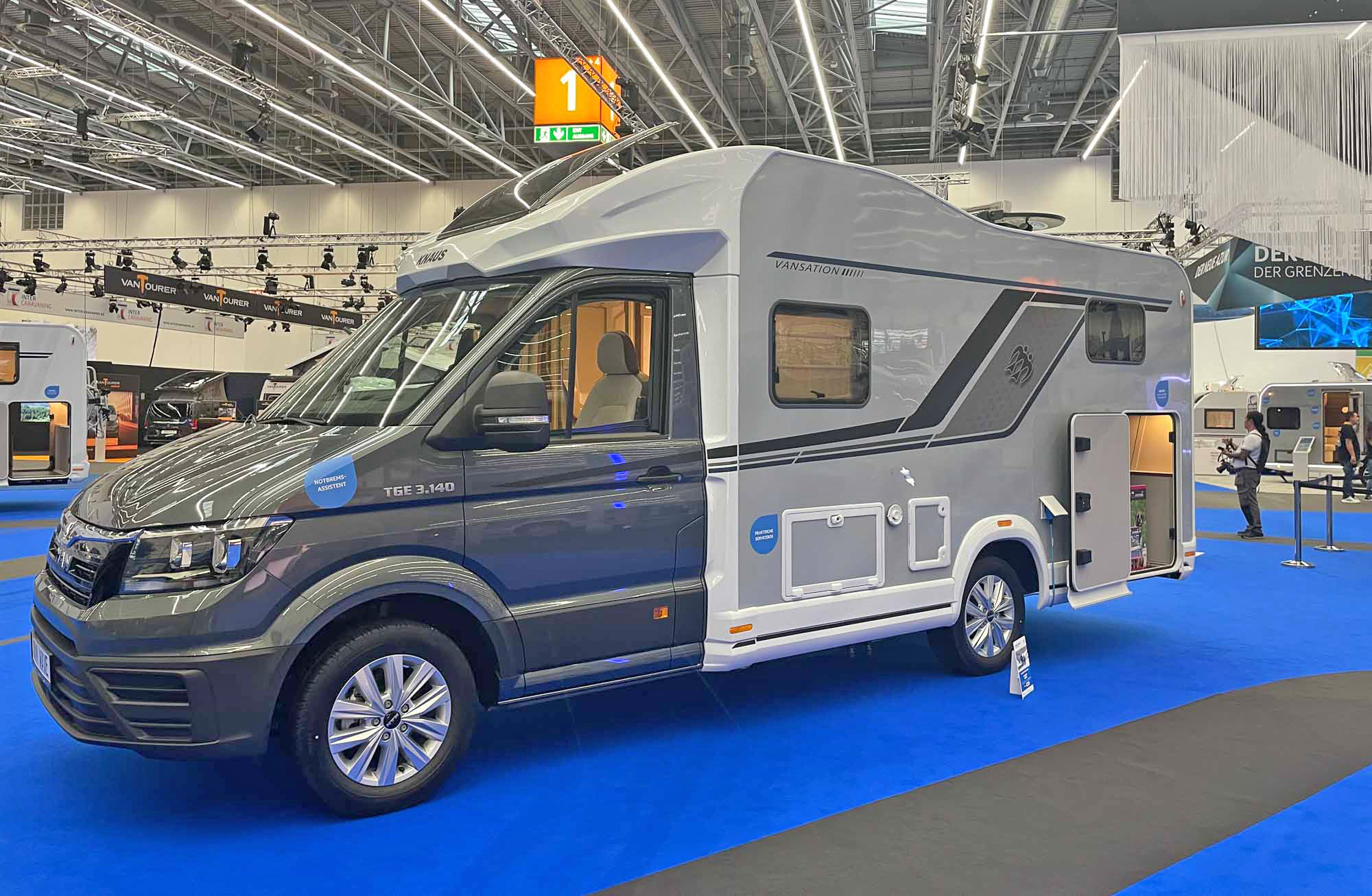 Knaus Van Wave MAN 640 MEG: Halvintegrerad på MAN | Husbil & Husvagn