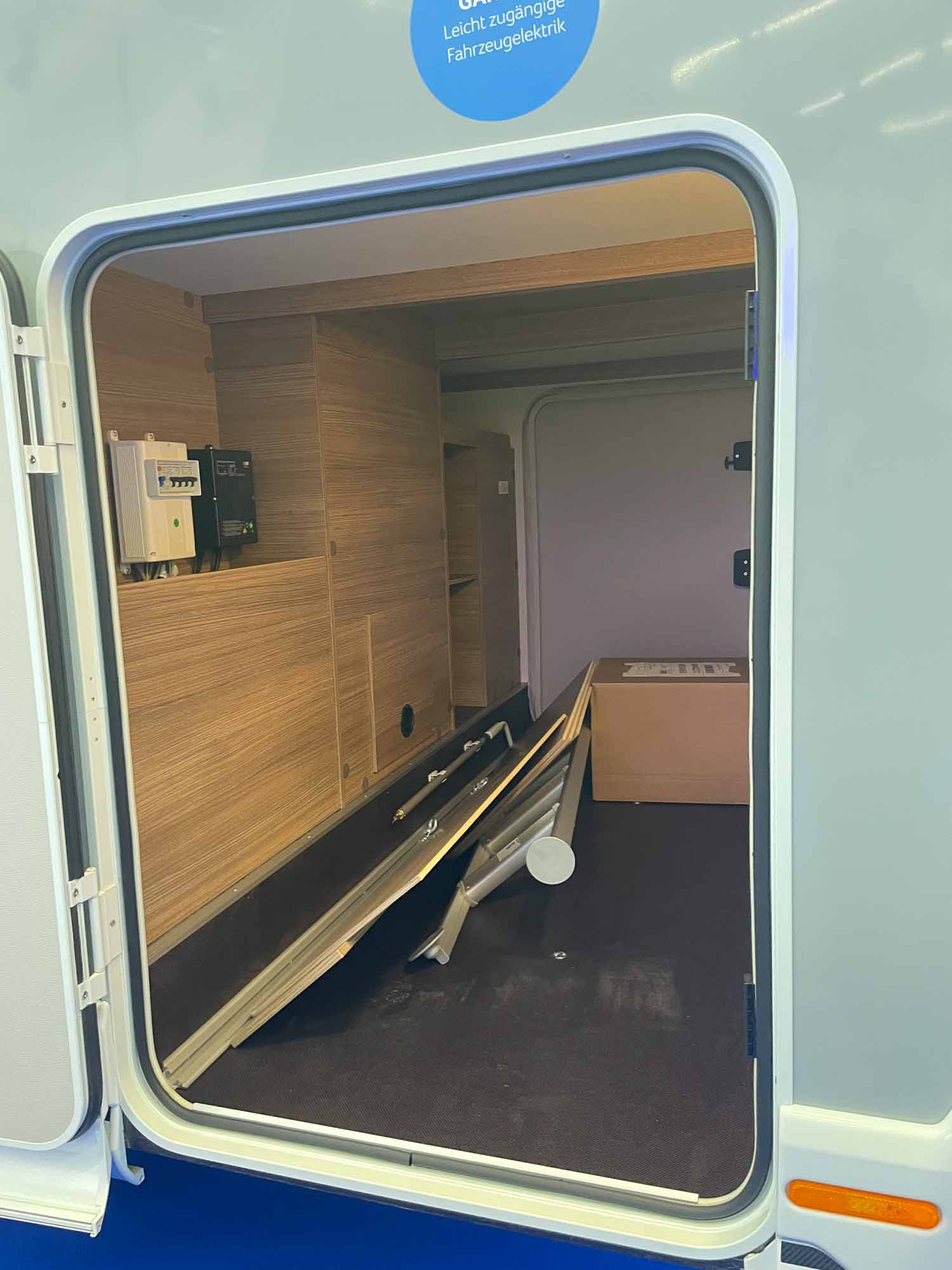 Knaus Van Wave MAN 640 MEG: Halvintegrerad på MAN | Husbil & Husvagn